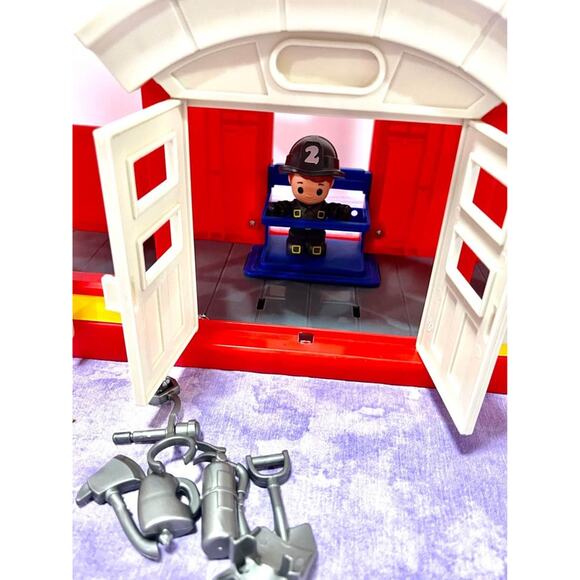 Kid Connection | Toys | Kid Connection Fire Station Emergency Vehicle ...